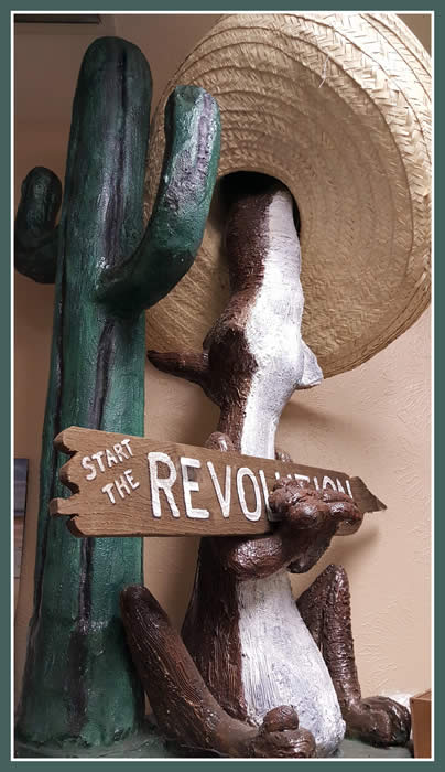 WESTERN PROPS - DECOR - WESTERN PARTY PROPS - WESTERN STAGE PROPS ...